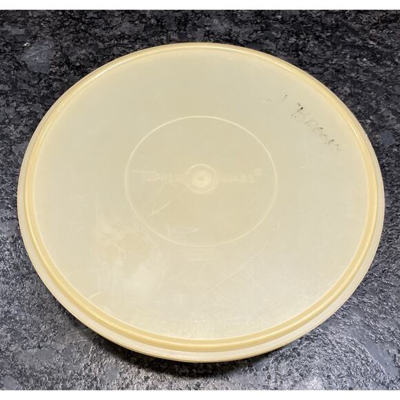 Tupperware | Kitchen | Vintage Tupperware 2 X 25 Cupcake Cookie Keeper ...
